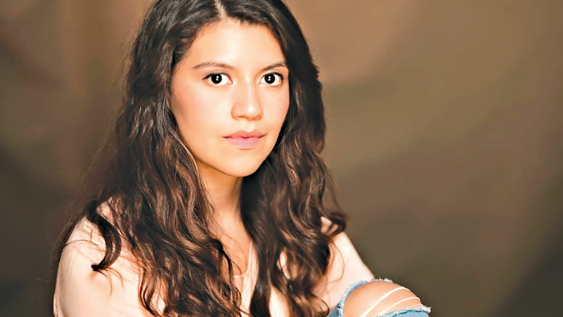 Emy: la salvadoreña que se abre paso en una serie de Sony - Séptimo Sentido